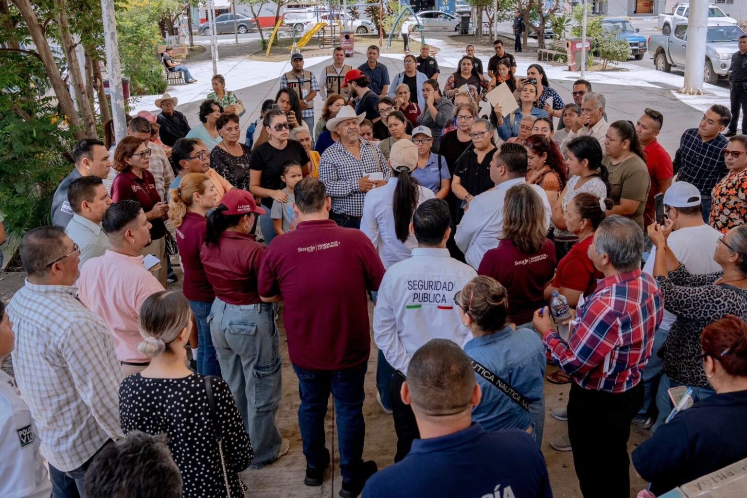 Escucha Geraldine a vecinos de la colonia Chapultepec – CIR Informativo